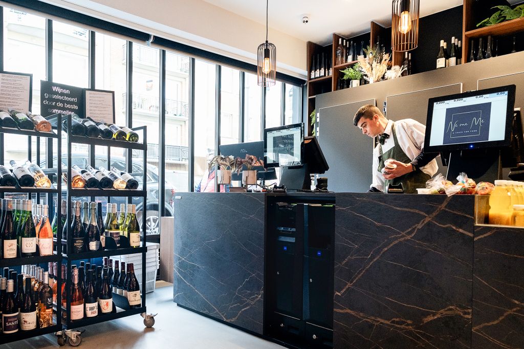 Nieuwe winkelinrichting en koeling voor verswinkel in Nieuwpoort